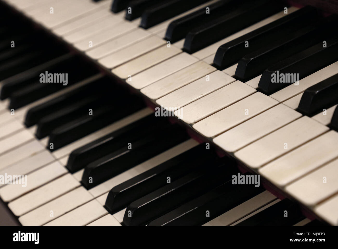 Double keyboard piano hi-res stock photography and images - Alamy