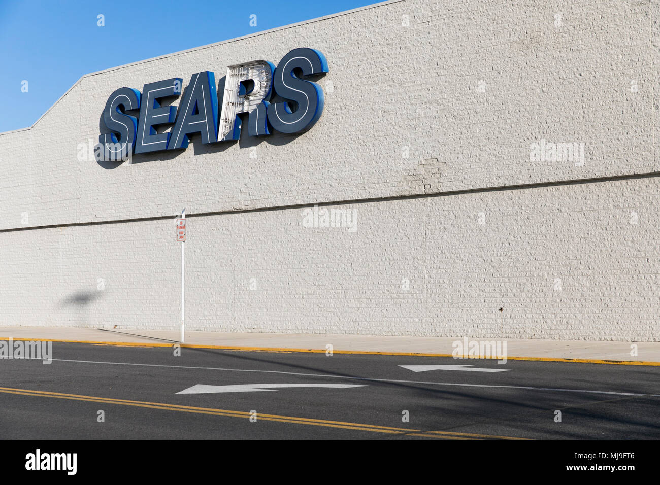 Sears logo hi-res stock photography and images - Alamy