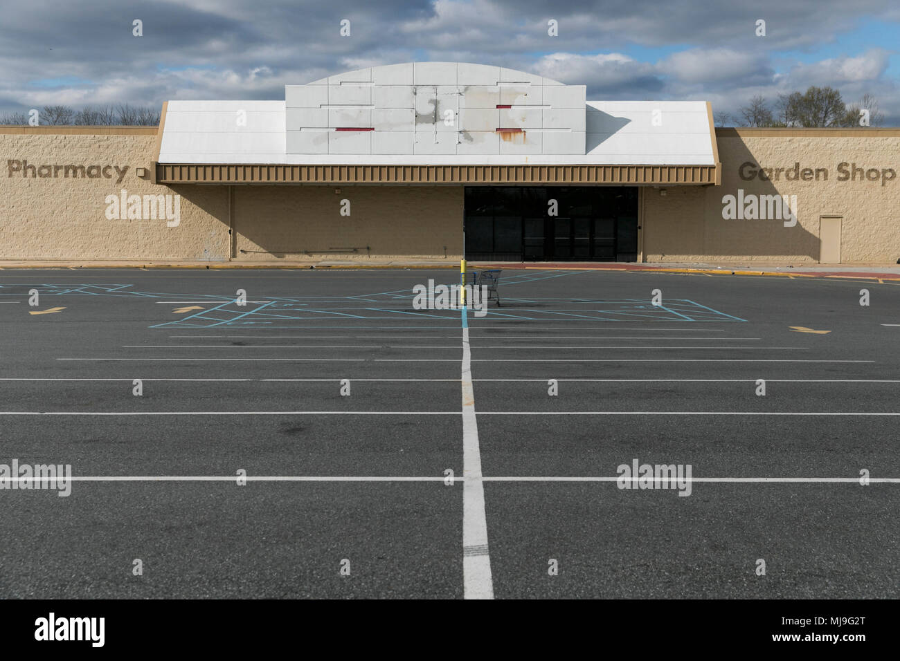 Kmart store closed hi-res stock photography and images - Alamy