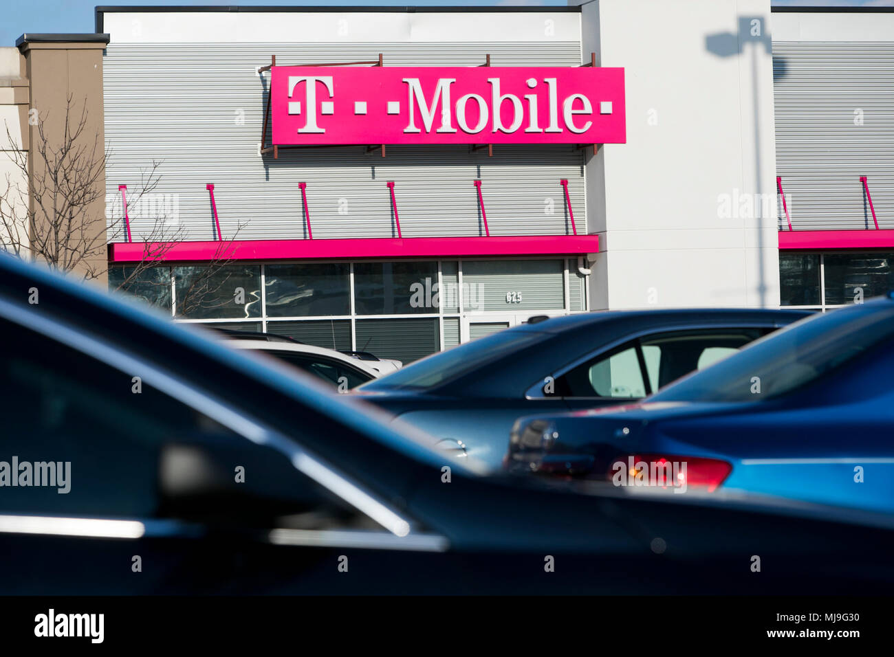 Tmobile logo hi-res stock photography and images - Alamy