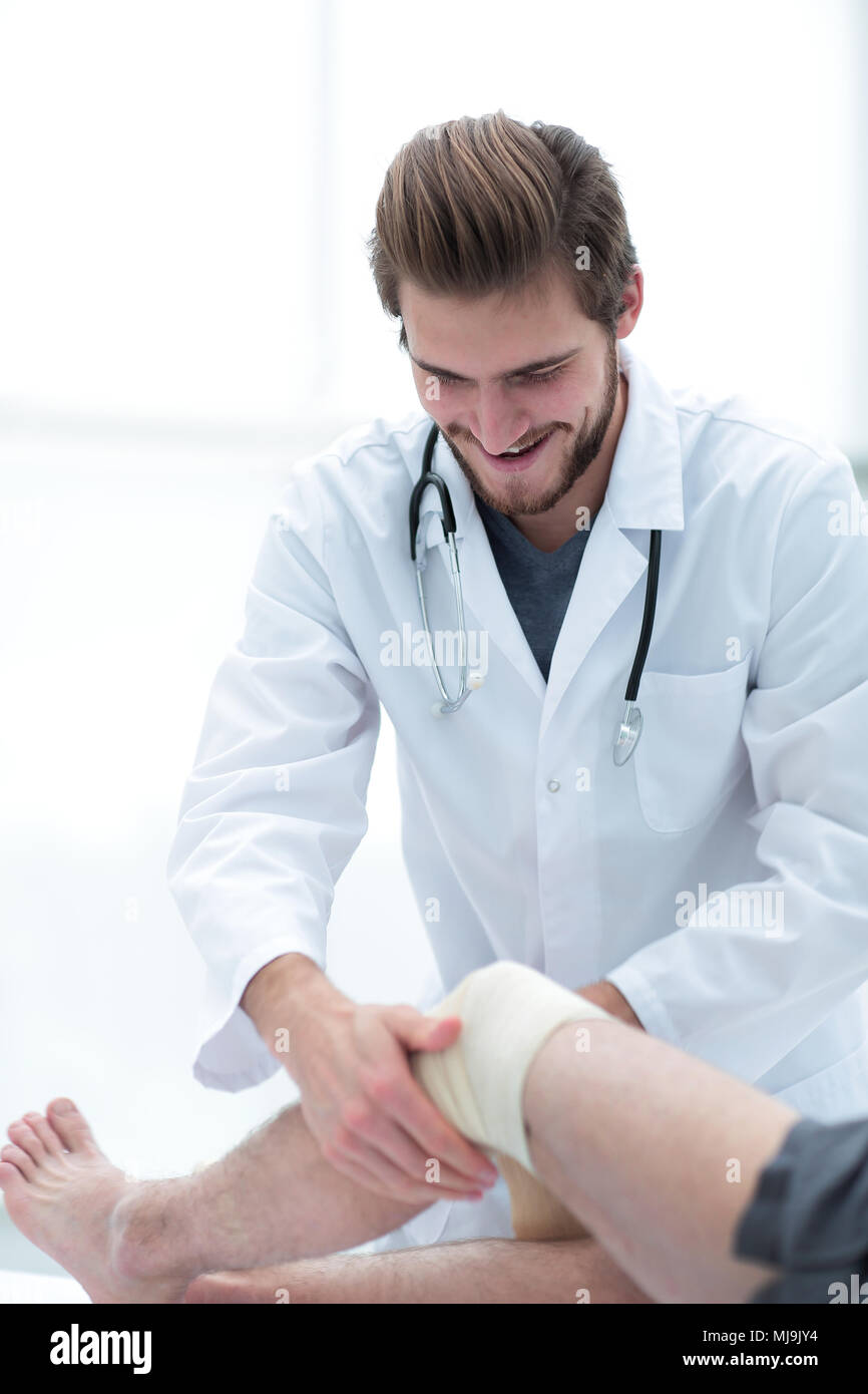 Doctor leg brace hi-res stock photography and images - Alamy