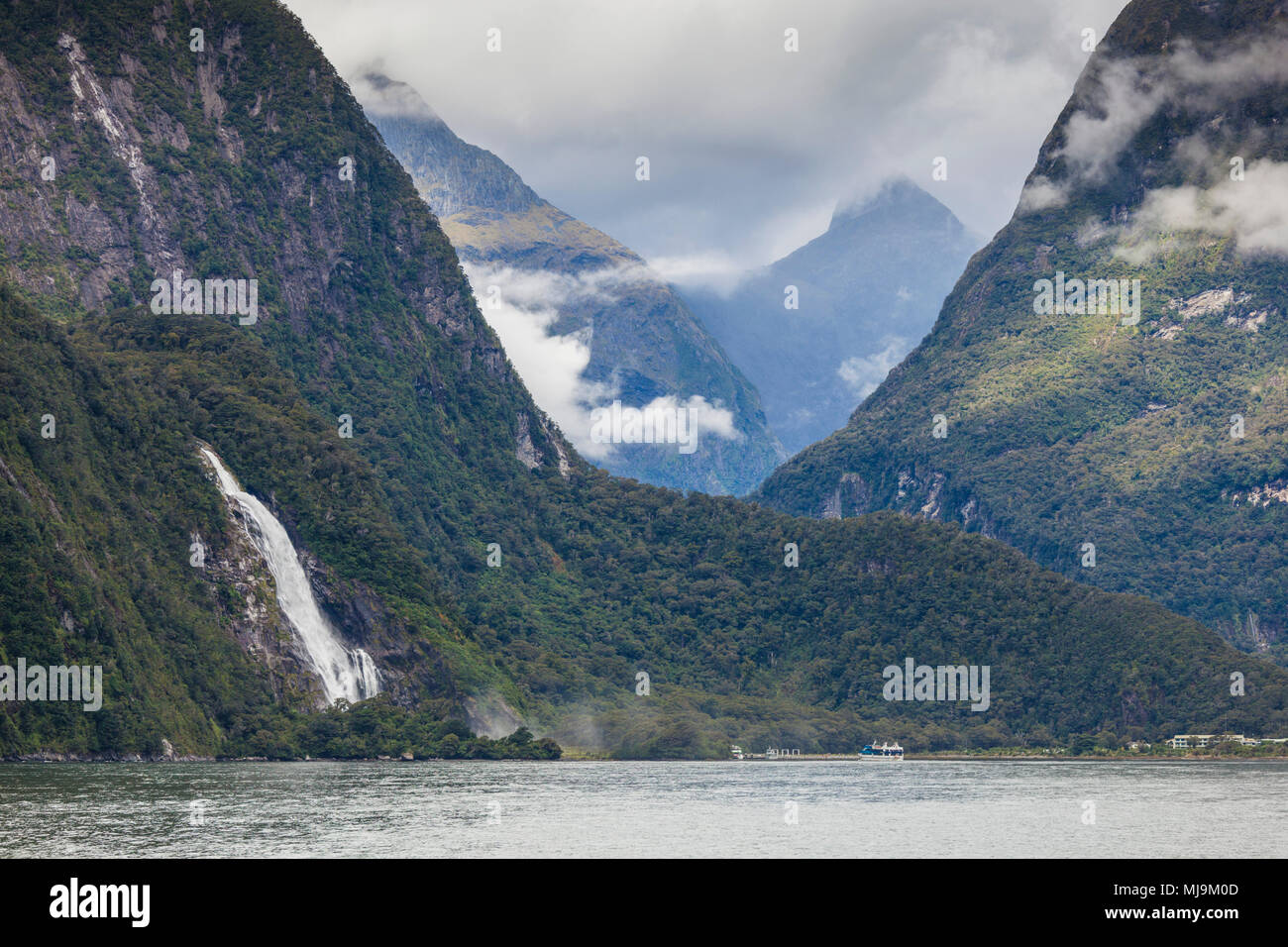 [milford sound bowen falls] hi-res stock photography and images - Alamy
