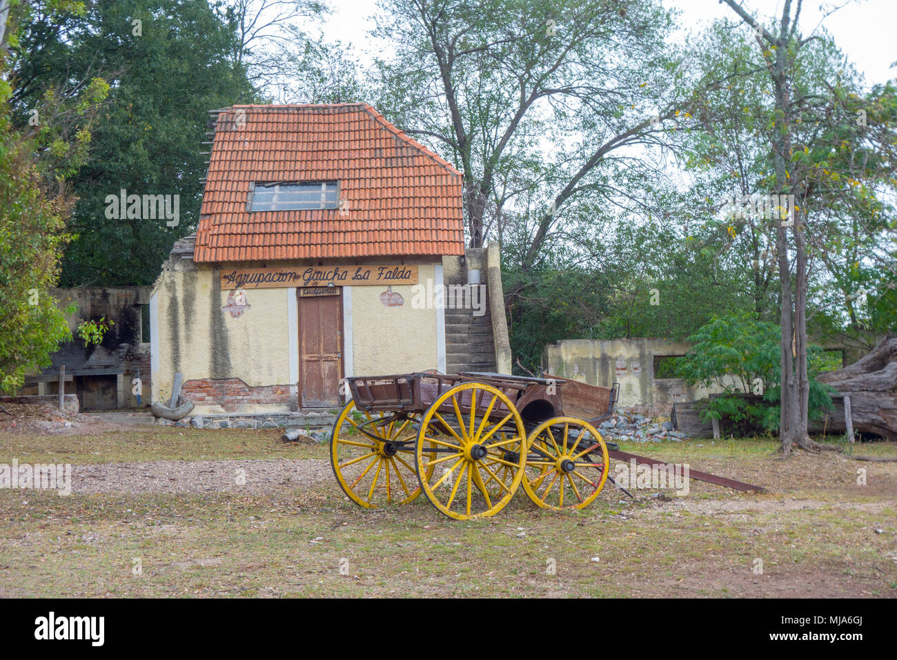 Farm building cart Stock Photo - Alamy