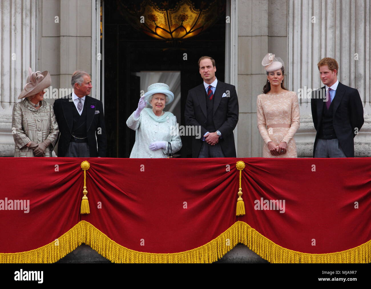 The duchess of cambridge on the balcony of buckingham palace High ...