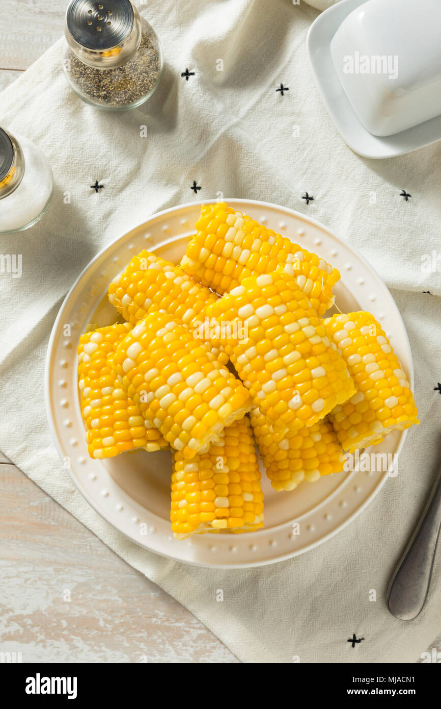 Raw Yellow Corn on the Cobb Ready to Eat Stock Photo - Alamy