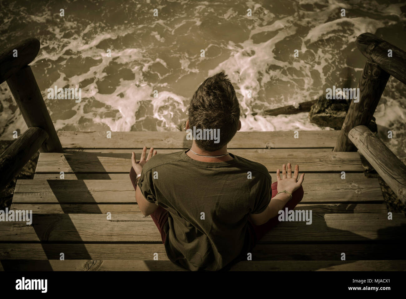Man facing the sea hi-res stock photography and images - Alamy