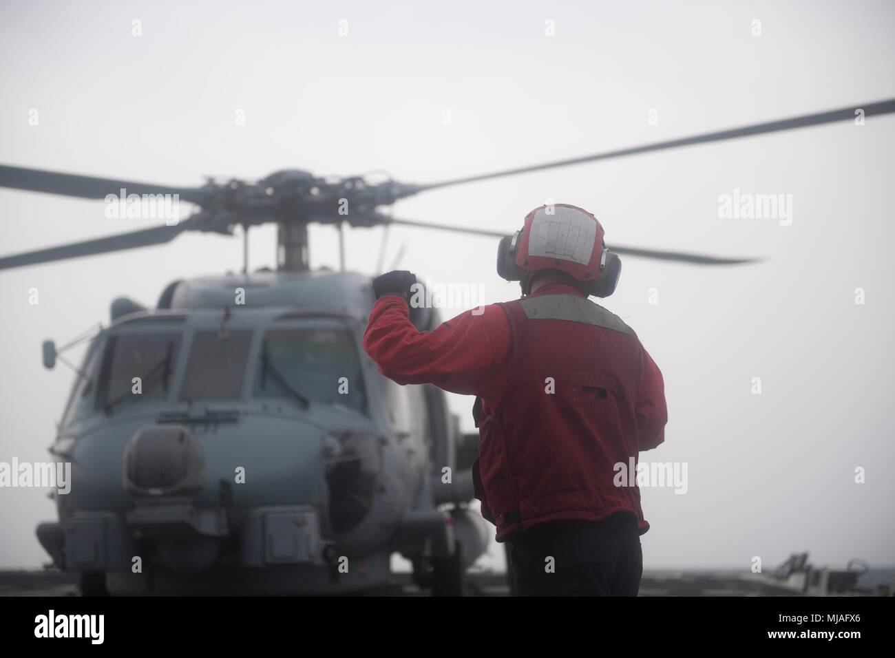 180423-N-EV253-153 ATLANTIC OCEAN (April 23, 2018) Aviation Ordnanceman ...
