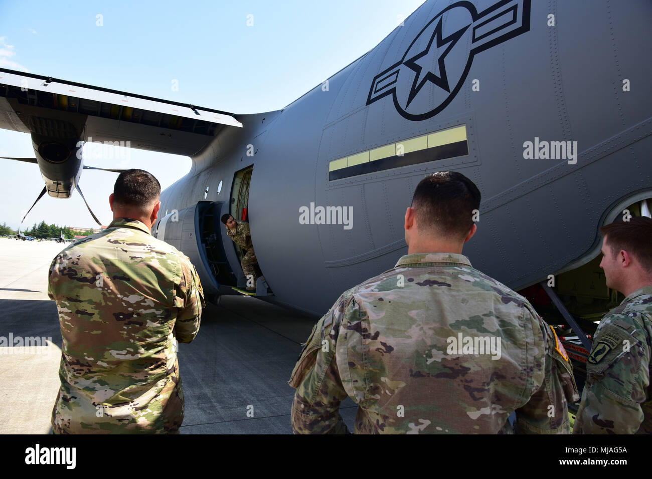Jumpmaster hi-res stock photography and images - Alamy