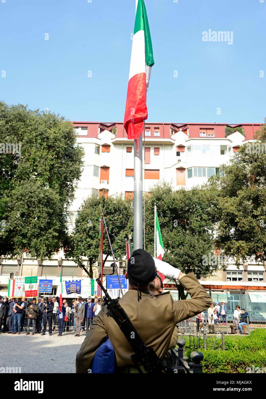 U.S. and Italian military officials, partisan and veteran associations ...