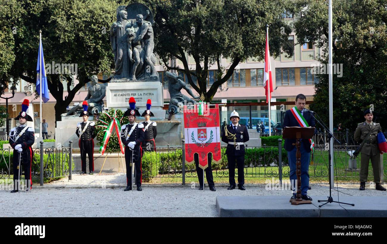 U.S. and Italian military officials, partisan and veteran associations ...