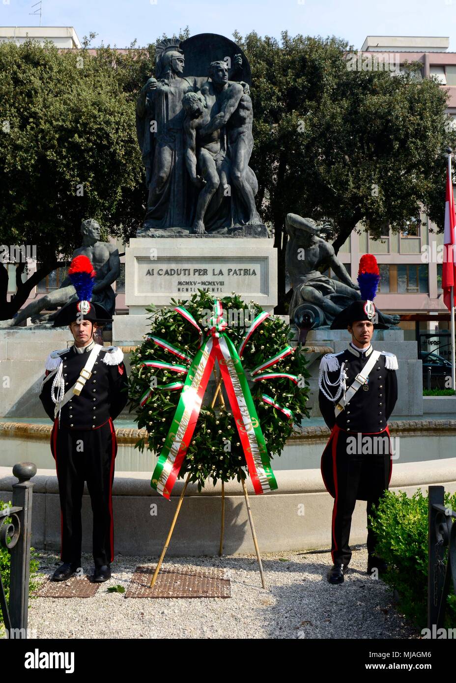 U.S. and Italian military officials, partisan and veteran associations ...