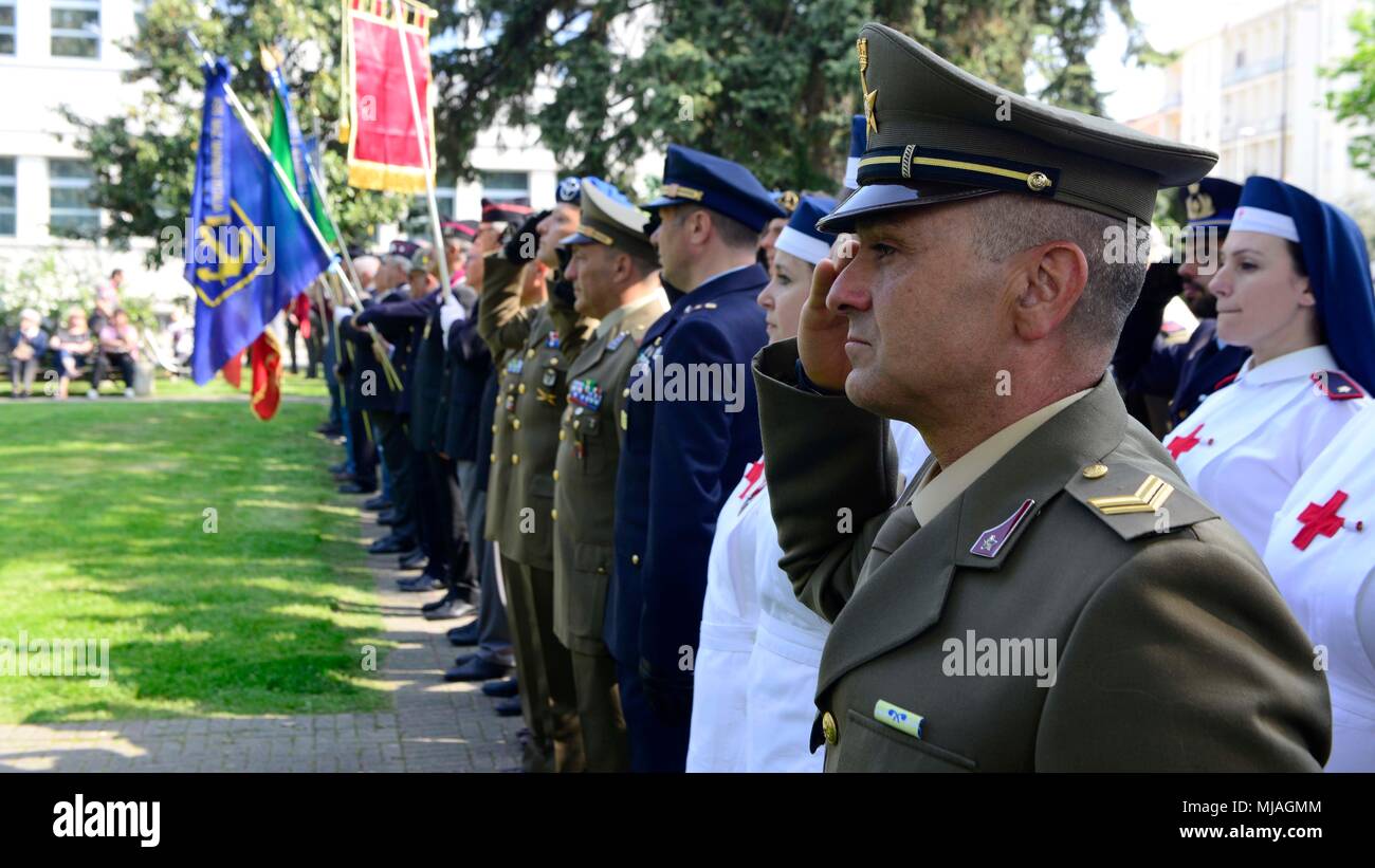 U.S. and Italian military officials, partisan and veteran associations ...