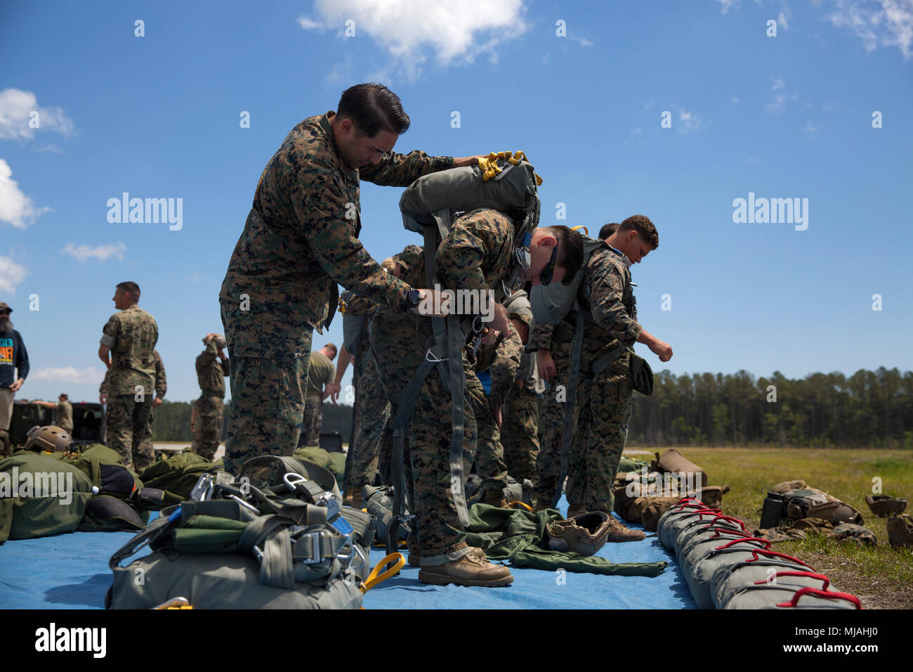 U.S. Marines with 2nd Reconnaissance Battalion, 2nd Marine Division ...