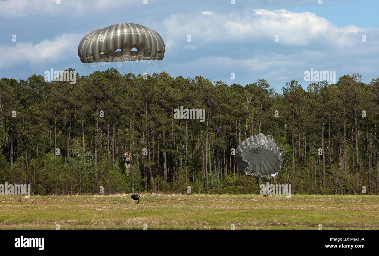 U.S. Marines with 2nd Reconnaissance Battalion, 2nd Marine Division ...