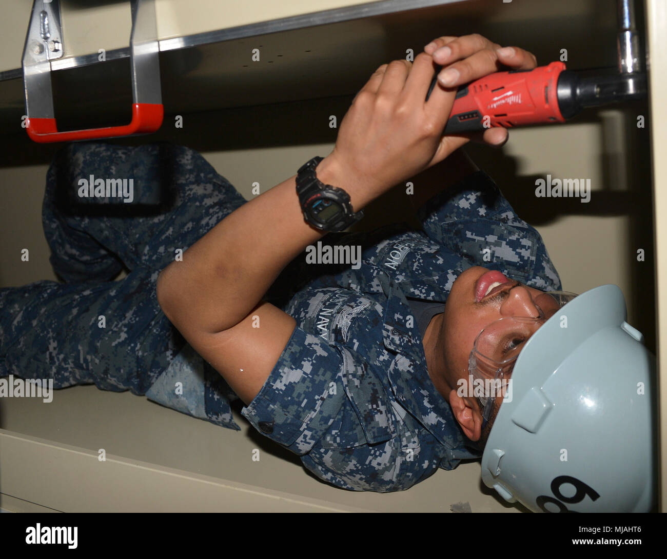 NAVAL BASE KITSAP BREMERTON, Wash. (April 25, 2018) Aviation Boatswain ...