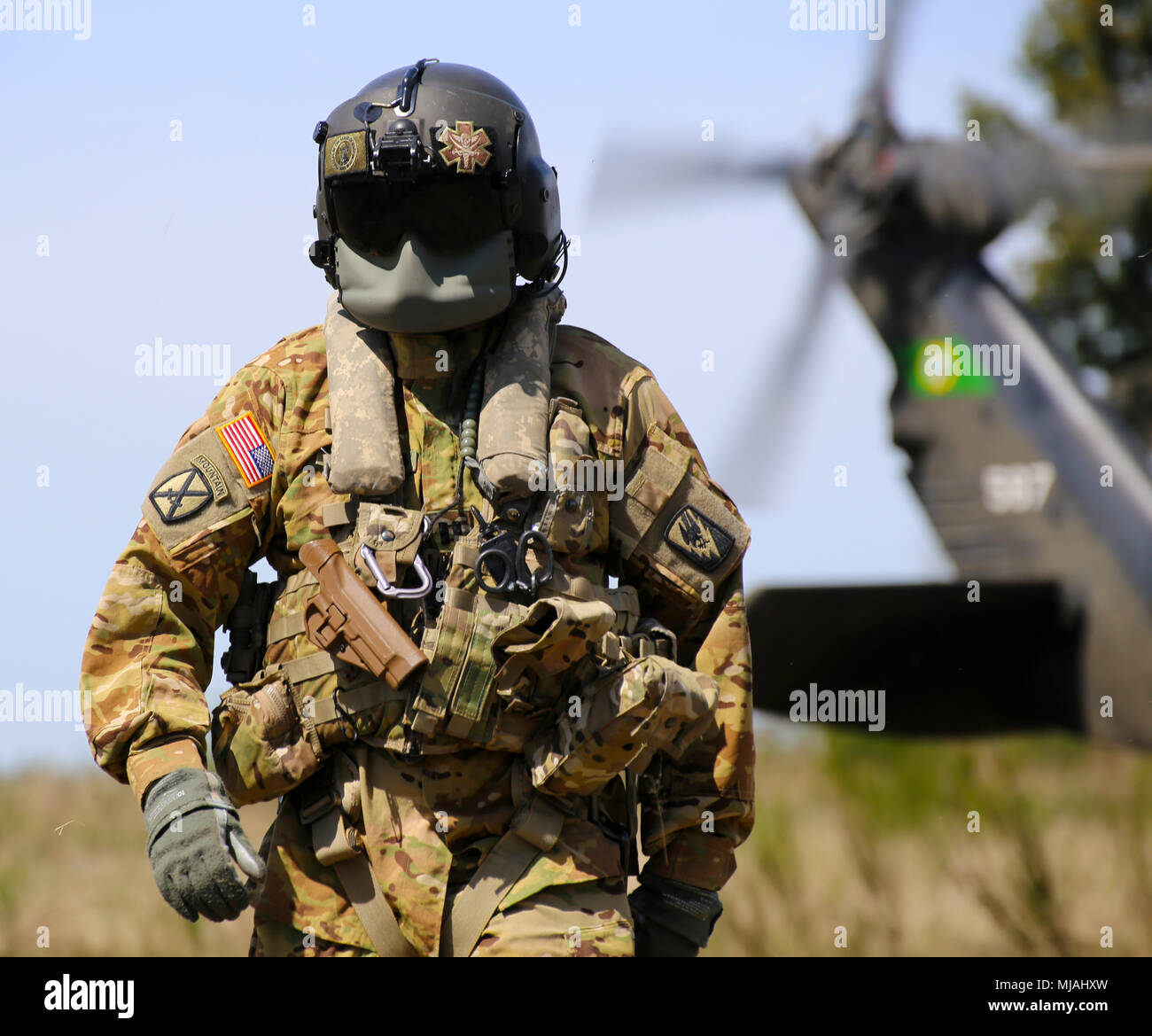 A Guardsmen with Det. 2, Golf Company, 1st Battalion, 168th General ...