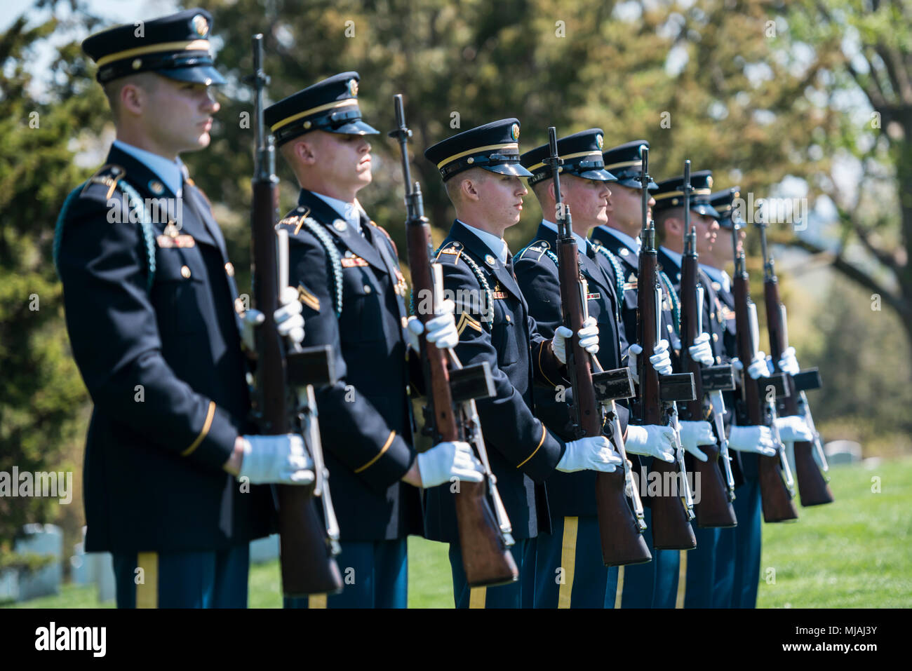 The U.S. Army Honor Guard firing party help conduct the funeral of ...