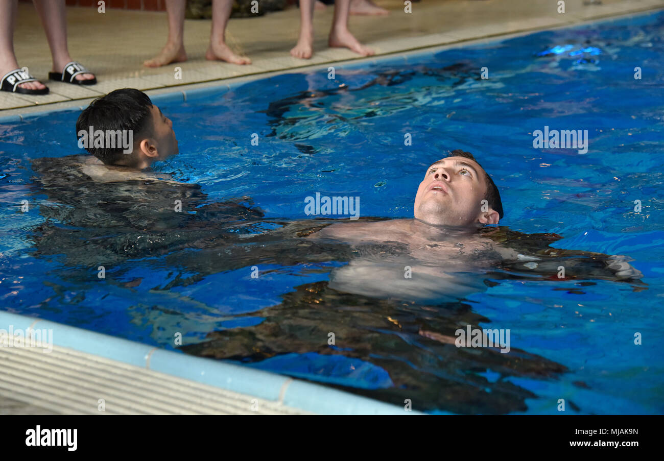 U.S. Army Soldiers assigned to 66th Military Intelligence Brigade ...