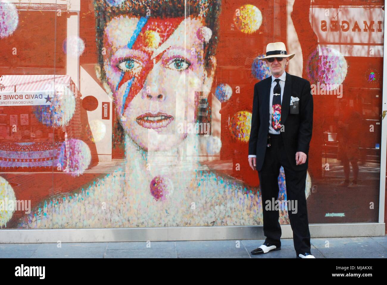 friday 04 may 2018 , david bowie mural Clive a large fan of Both the ...