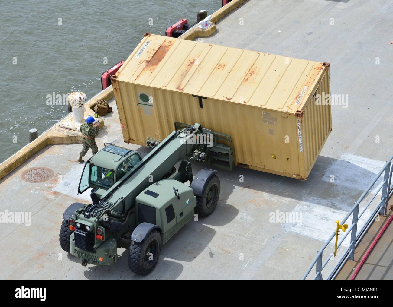 Navy reserve naval cargo handling battalion 13 hi-res stock photography ...