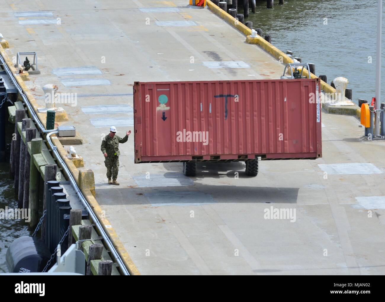 180423-N-AT856-042 WILLIAMSBURG, Va (April 23, 2018) -Reserve component ...