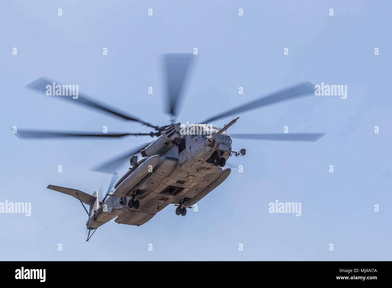 U.S. Marines with Marine Heavy Helicopter Squadron 462, Marine Aircraft ...