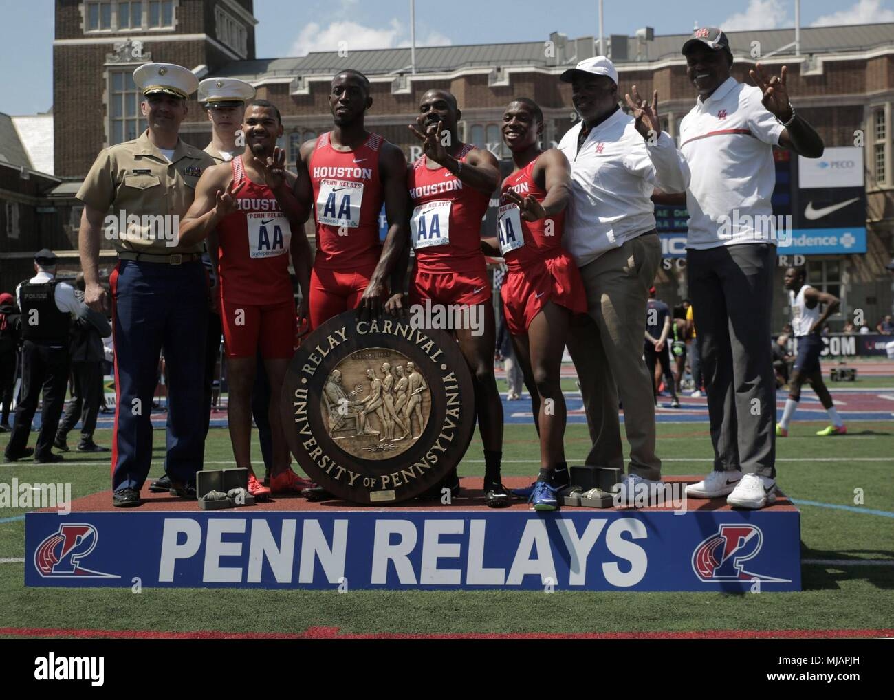 Mens 4x100 meter hi-res stock photography and images - Alamy