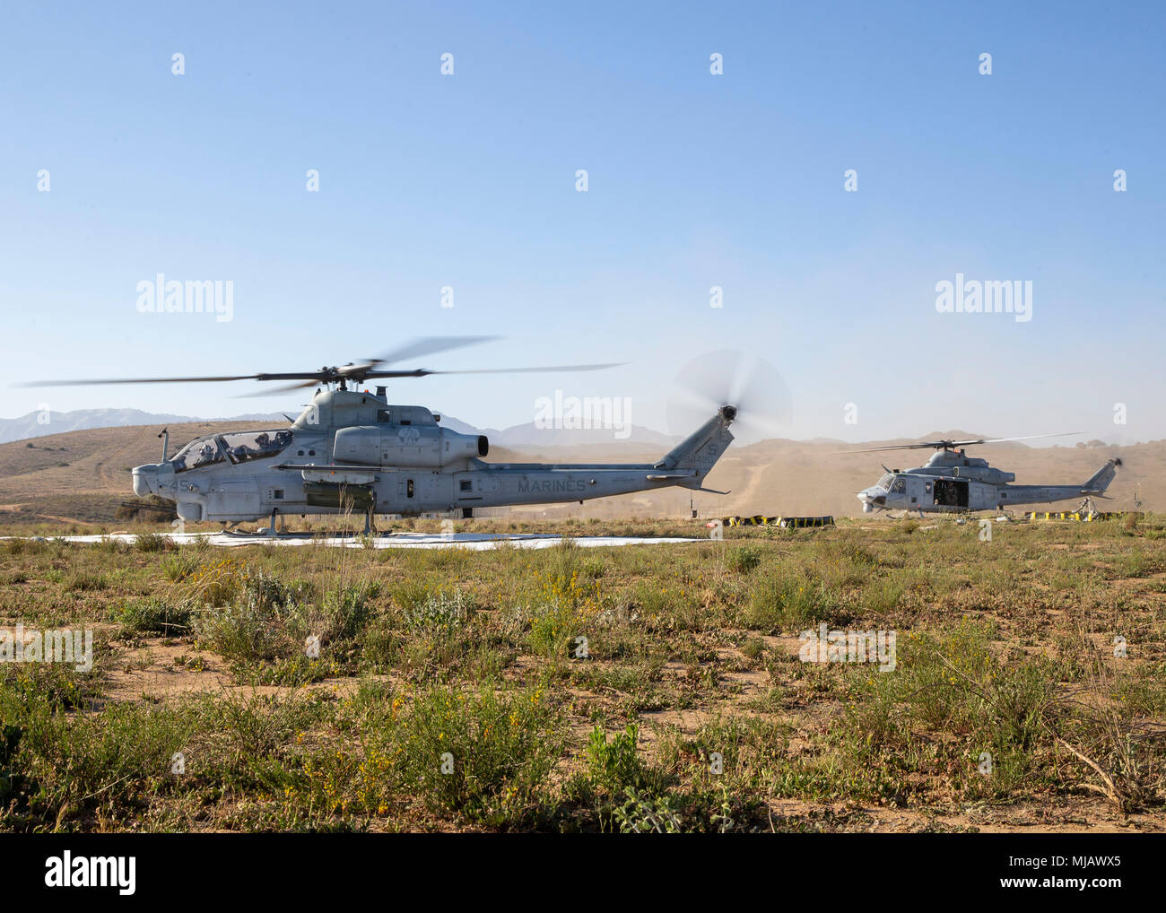 Usmc ah 1z viper uh 1y venom hi-res stock photography and images - Alamy