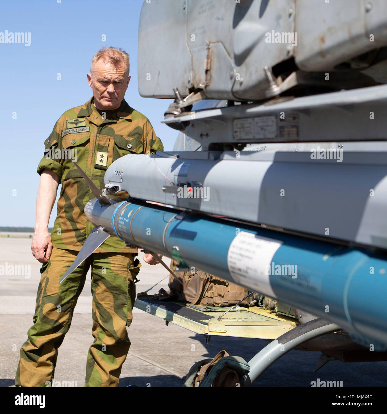 Maj. Gen. Odin Johannessen is breifed about the capabilities of the AIM ...