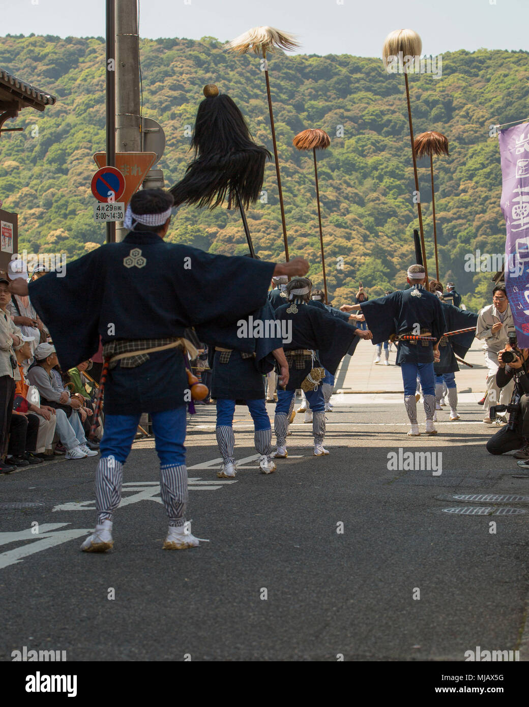 Japanese locals participate in the Daimyo Procession Kimono Costume ...