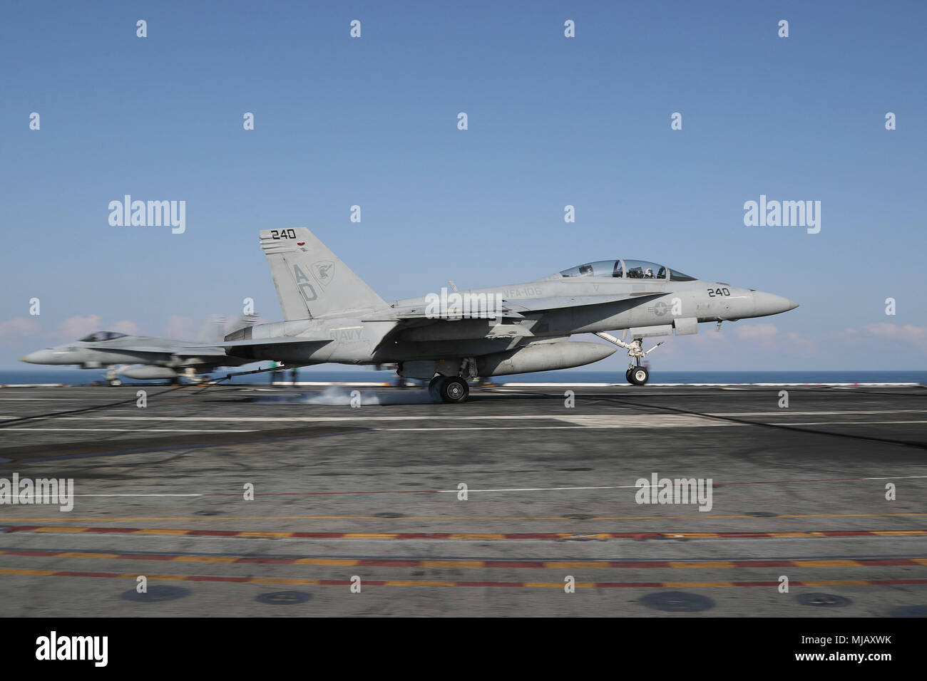 180427-N-FQ836-2619 ATLANTIC OCEAN (April 27, 2018) An F/A-18E Super ...