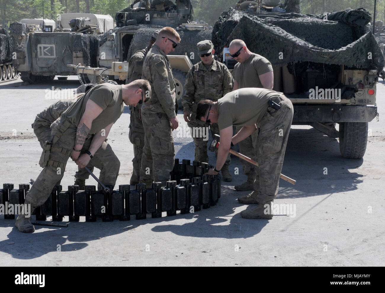 U.S. Army Soldiers assigned to 5th Squadron, 4th Cavalry Regiment, 2nd ...