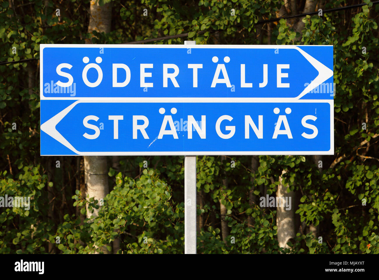 Two Direction Signpost High Resolution Stock Photography and Images - Alamy