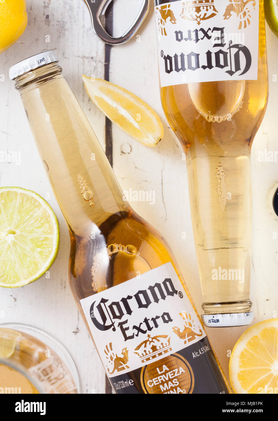 Modelo beer logo hi-res stock photography and images - Alamy