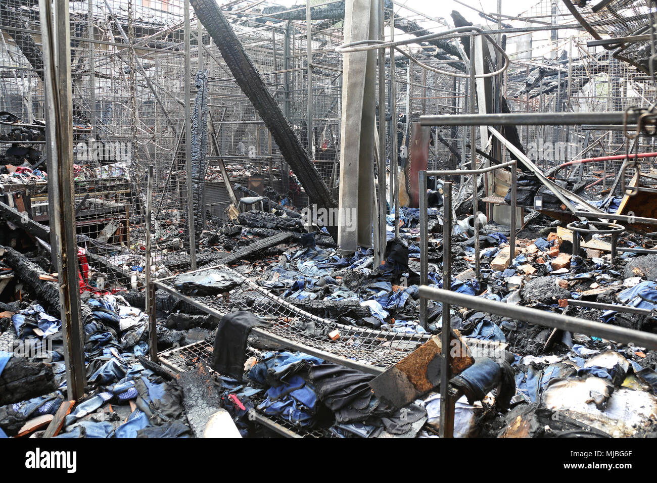 Textile sweatshop hi-res stock photography and images - Alamy