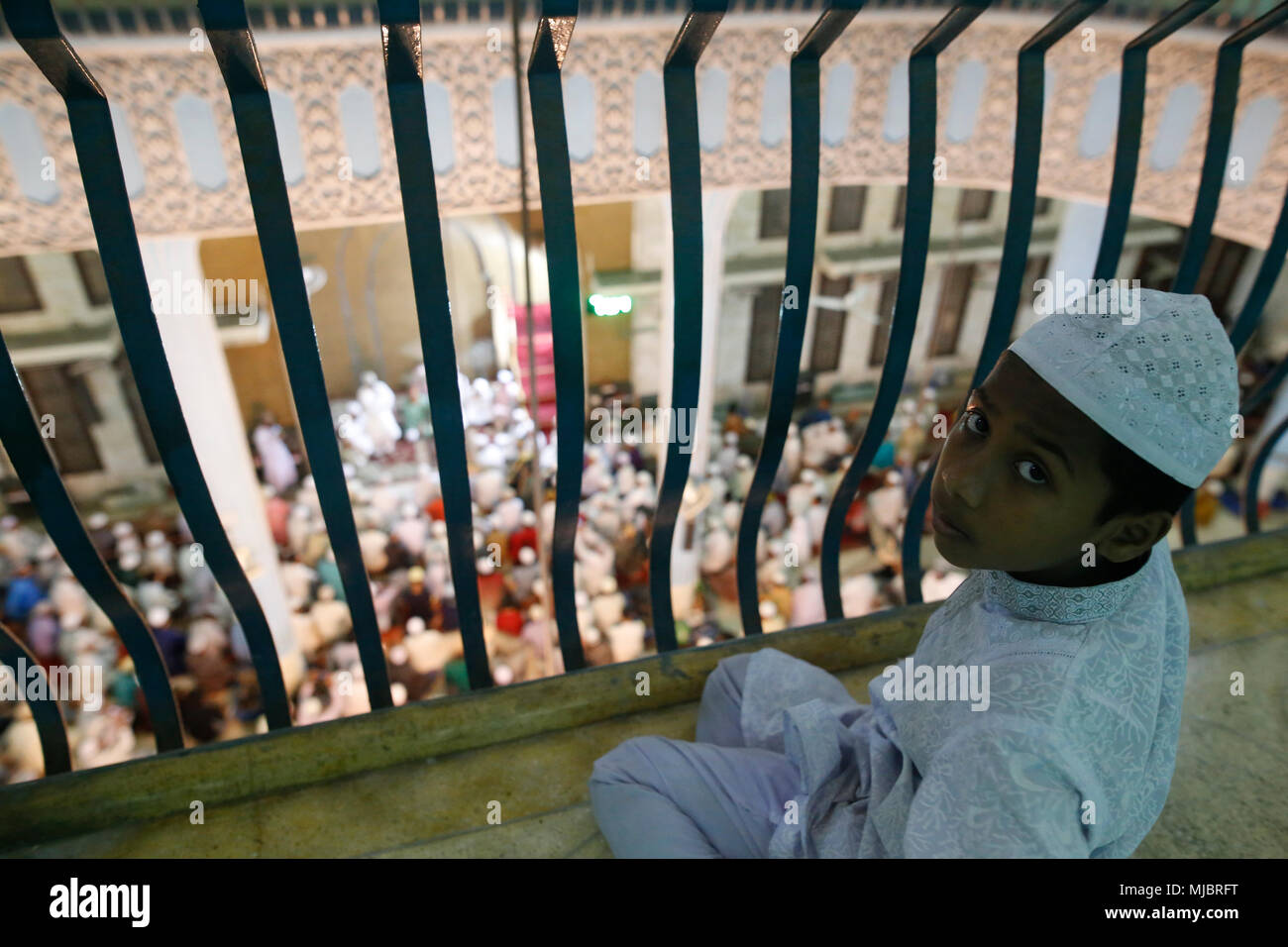 Bangladesh. Bangladeshi Muslims perform a prayer during the holy Shab-e ...