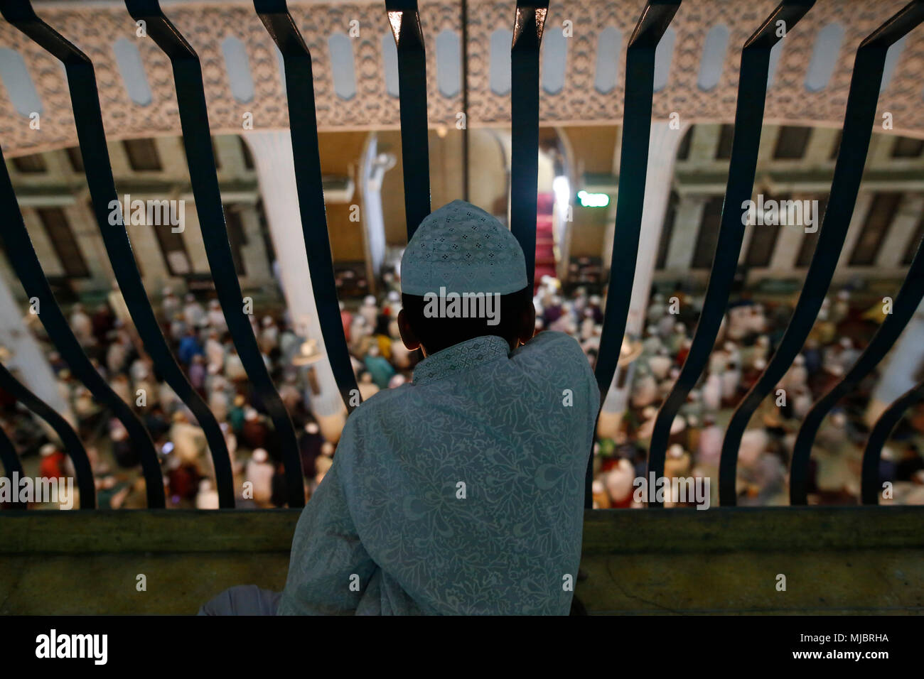Bangladesh. Bangladeshi Muslims perform a prayer during the holy Shab-e ...
