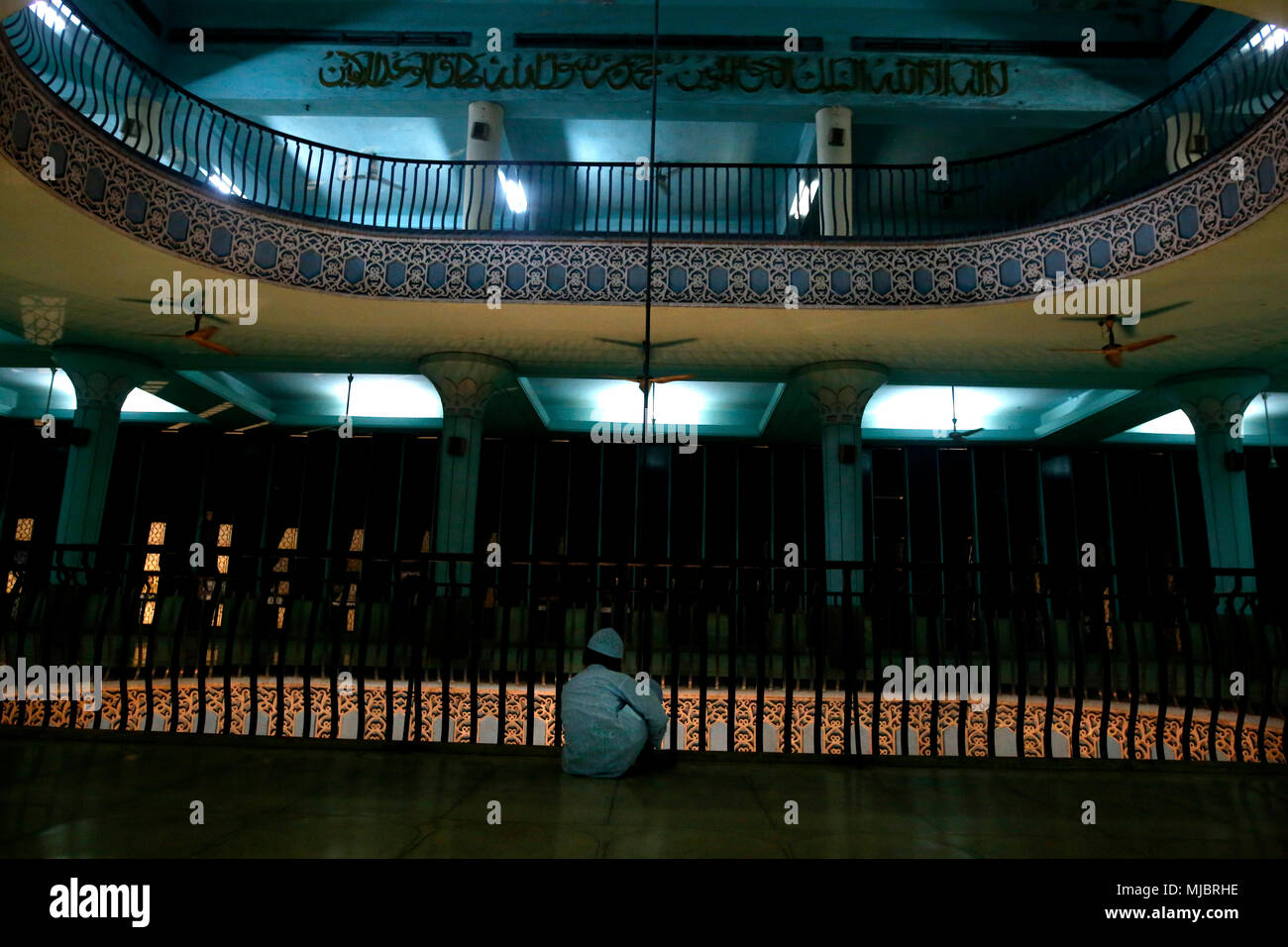 Bangladesh. Bangladeshi Muslims perform a prayer during the holy Shab-e ...