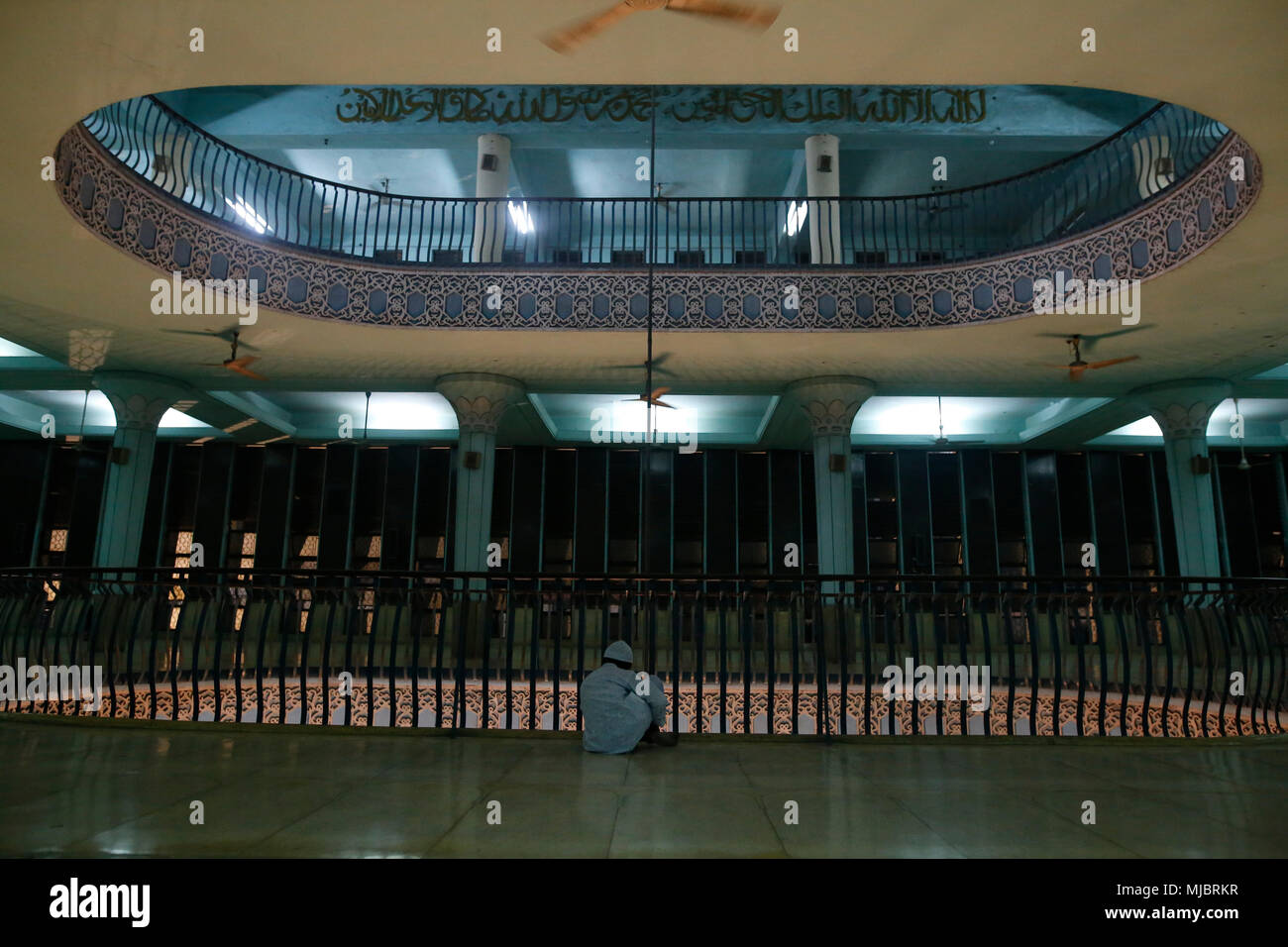 Bangladesh. Bangladeshi Muslims perform a prayer during the holy Shab-e ...