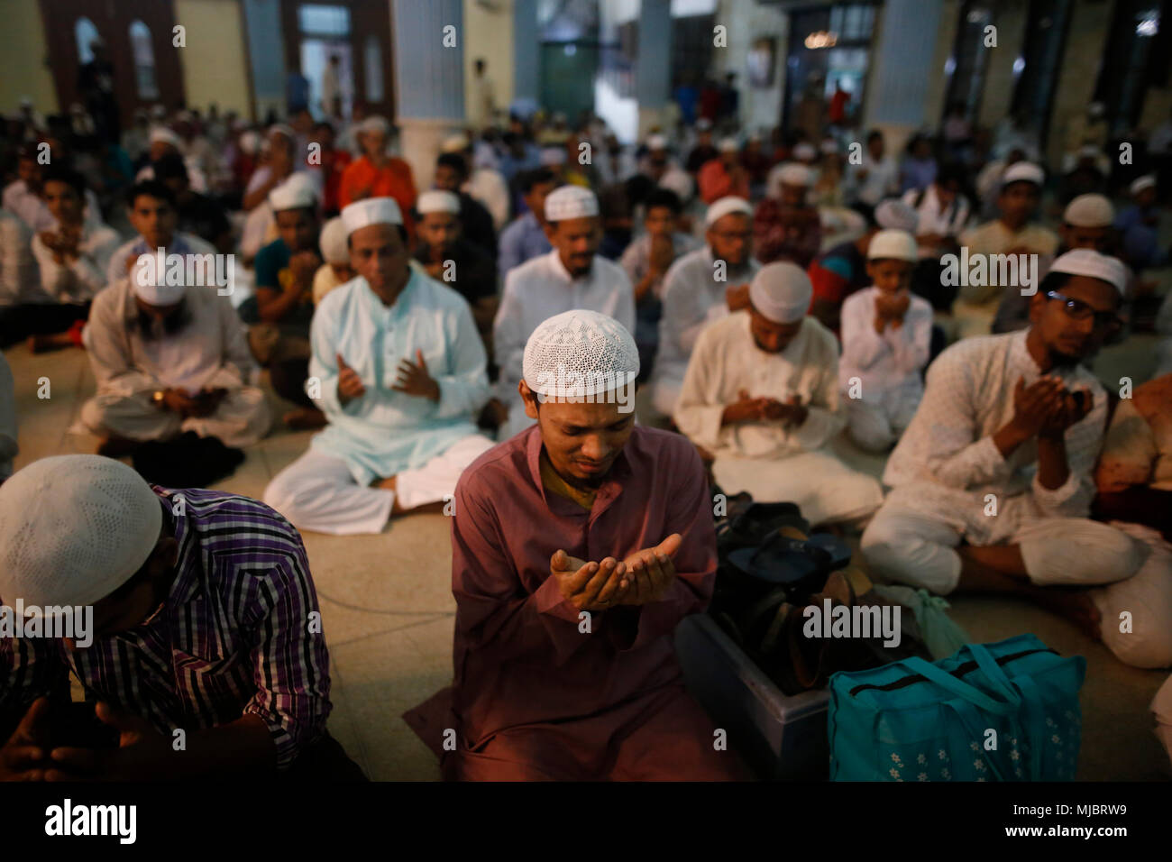Bangladesh. Bangladeshi Muslims perform a prayer during the holy Shab-e ...