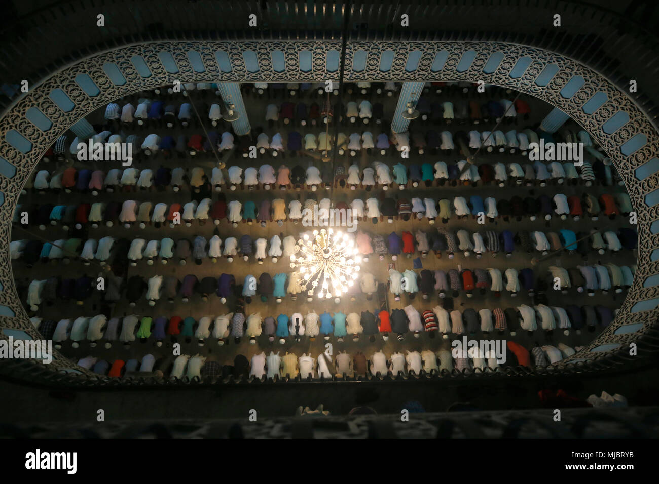 Bangladesh. Bangladeshi Muslims perform a prayer during the holy Shab-e ...