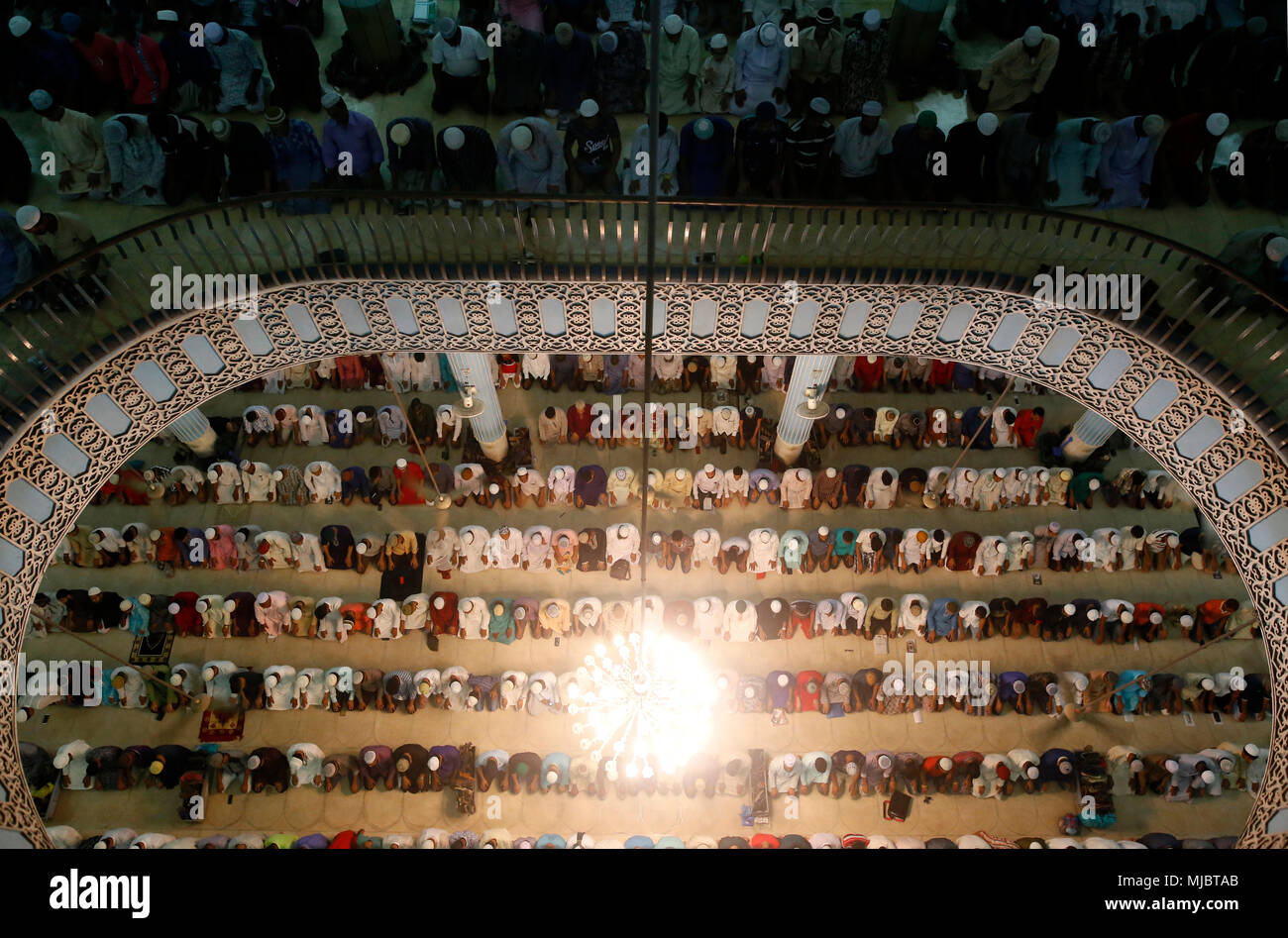 Bangladesh. Bangladeshi Muslims perform a prayer during the holy Shab-e ...