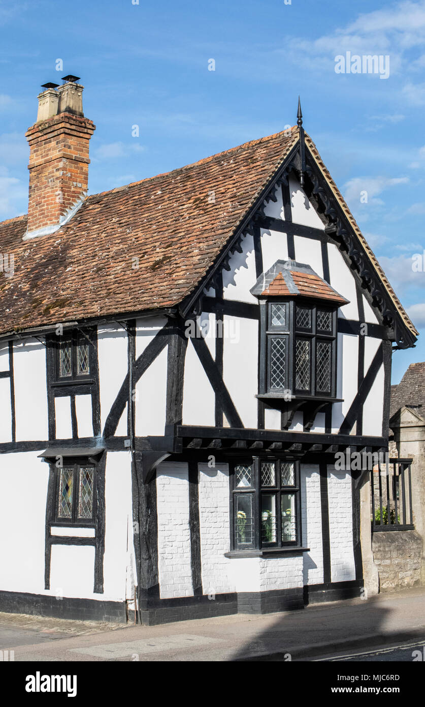 Thame, Oxfordshire medieval English market town streets and buildings ...
