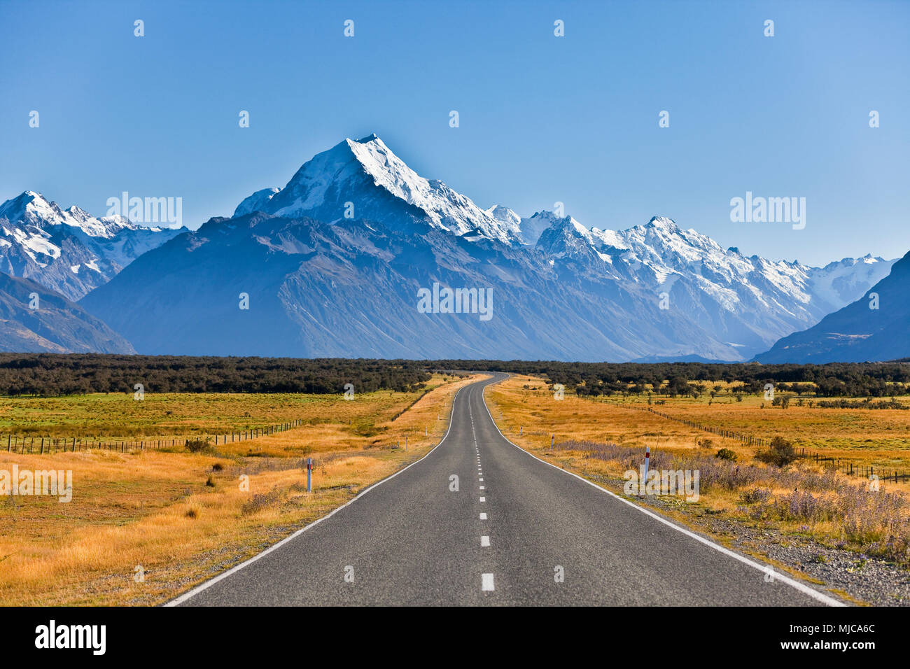 Mount Cook, the highest mountain of the New Zealand alps, south Island ...