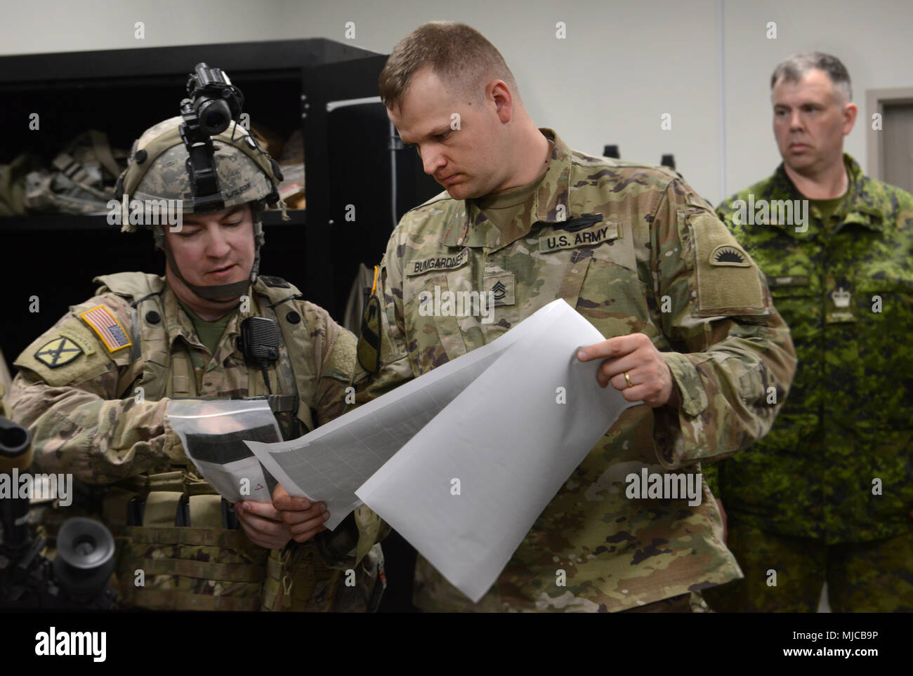 Oregon National Guard Sgt. 1st Class Tyson Bumgardner (center) the ...