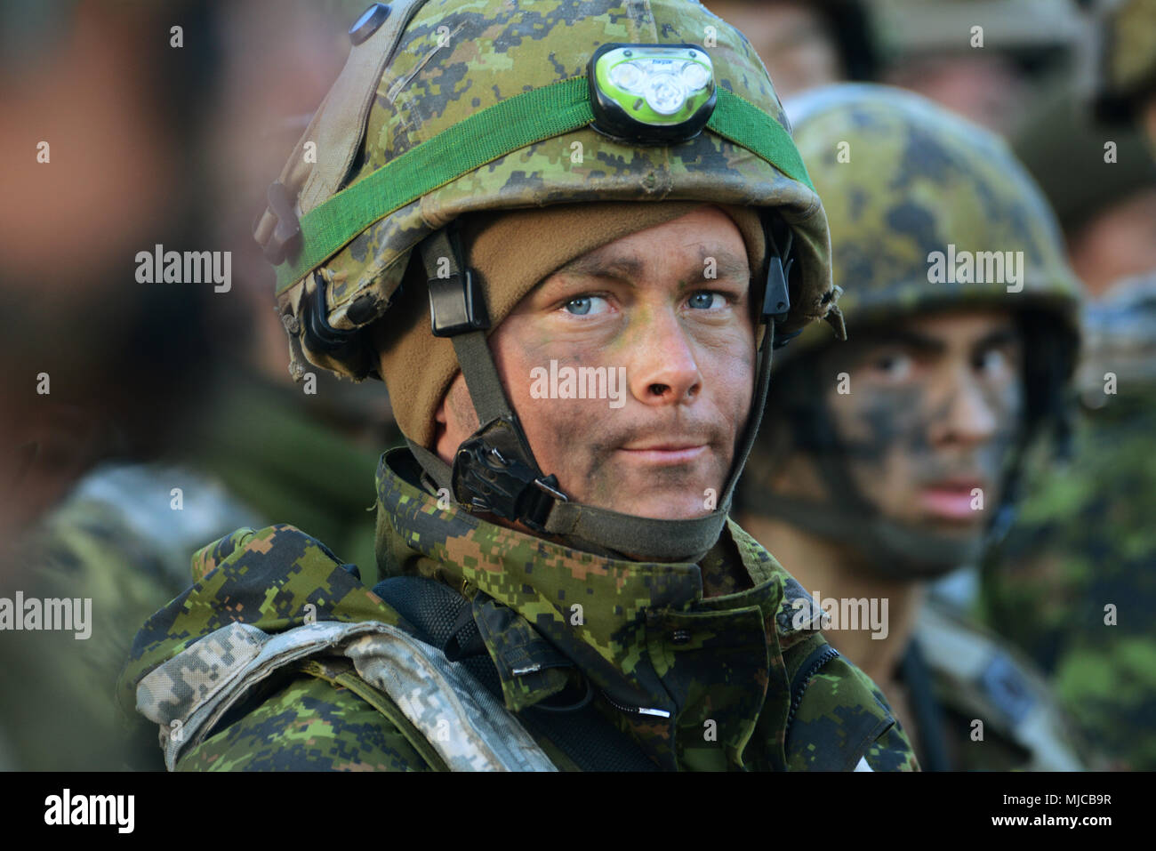 Canadian Army Reservists assigned to the 39th Brigade Group, Vancouver ...