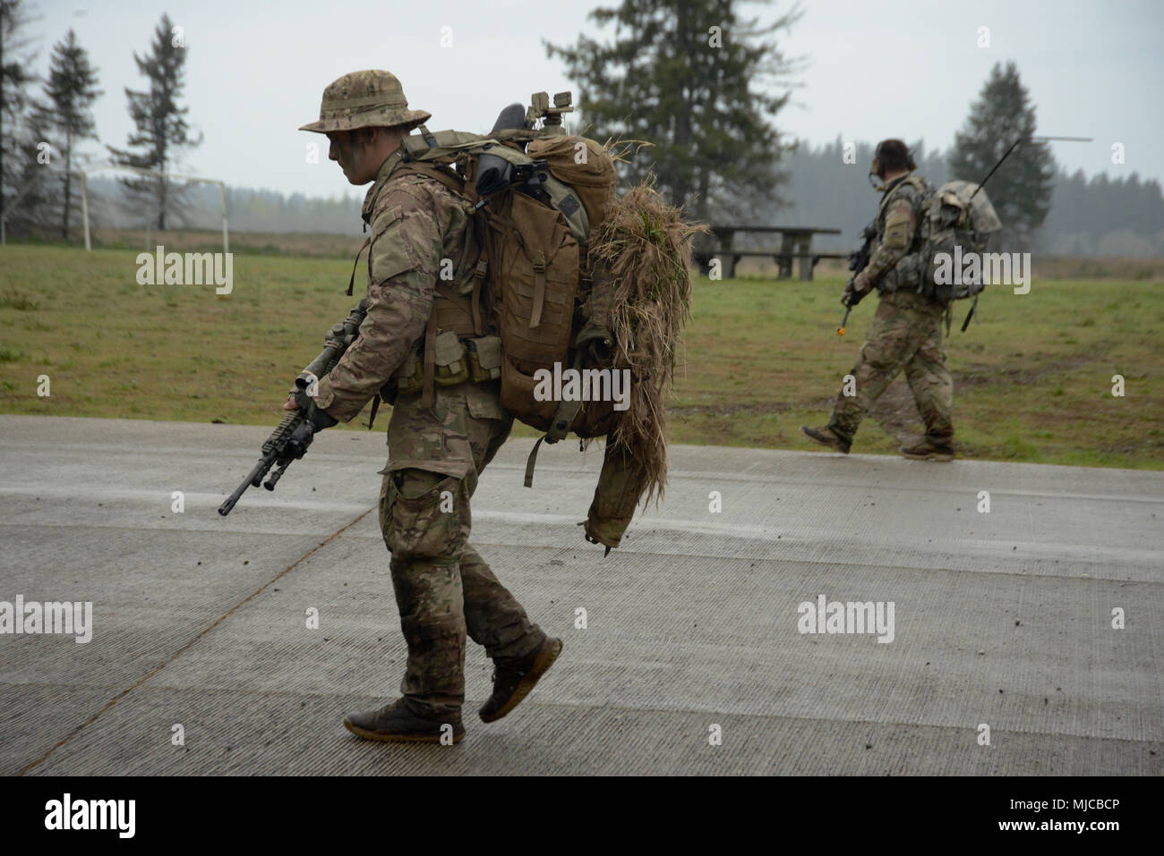 Soldiers assigned to the Oregon National Guard's 2nd Battalion, 162nd ...