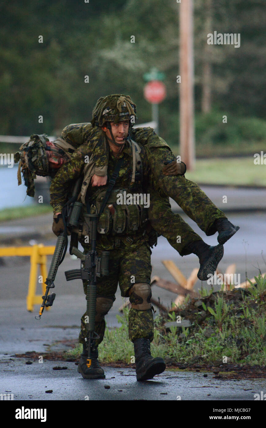 A Soldier assigned to the 39th Canadian Brigade Group carries a wounded ...