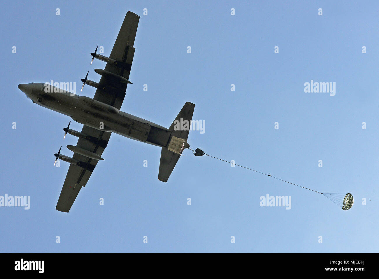 Fuel tanks belonging to the Italian Air Force descend onto Frida IV ...