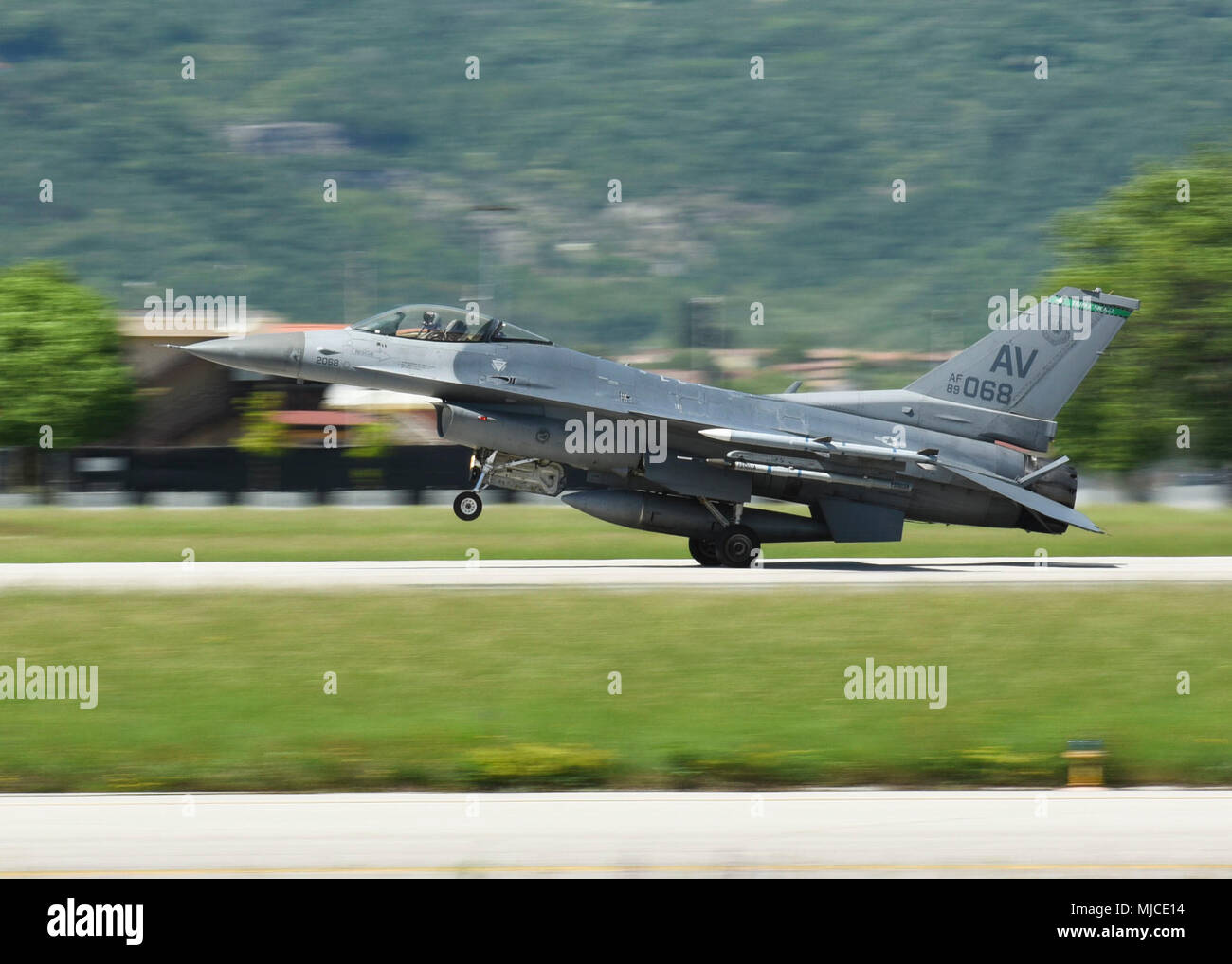 An Aviano Air Base, Italy, F-16 Fighting Falcon lands at Aviano April ...